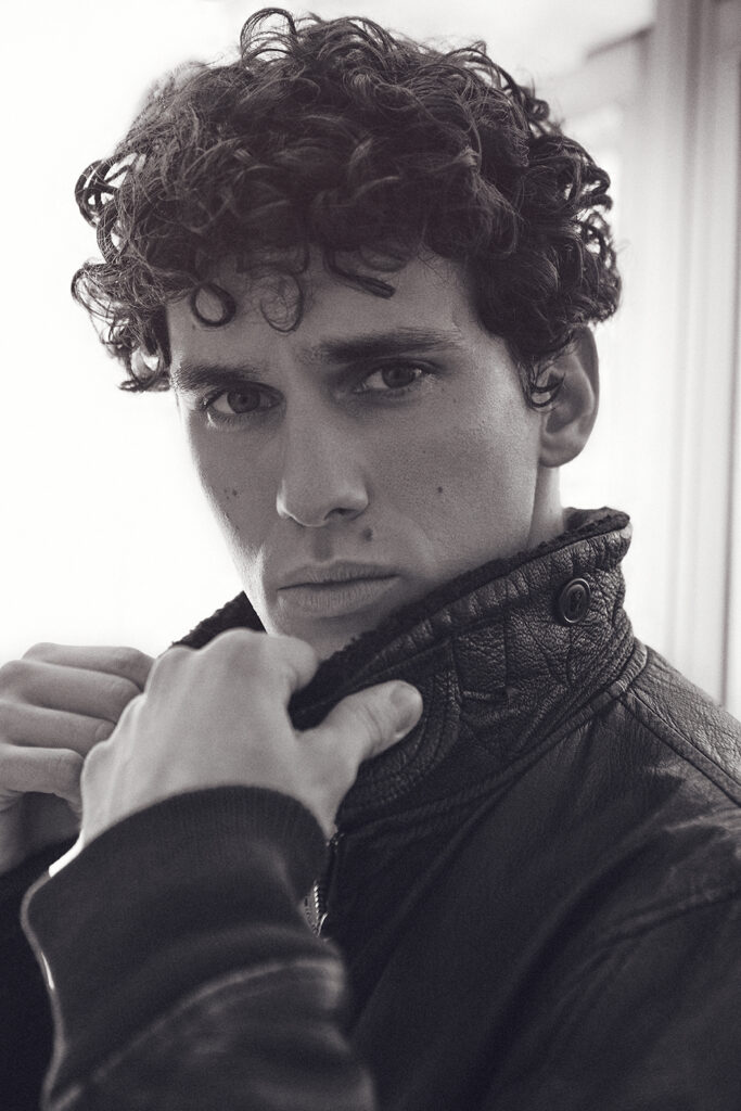 Interview with Greek-American actor Sam Vartholomeos - Greek News USA